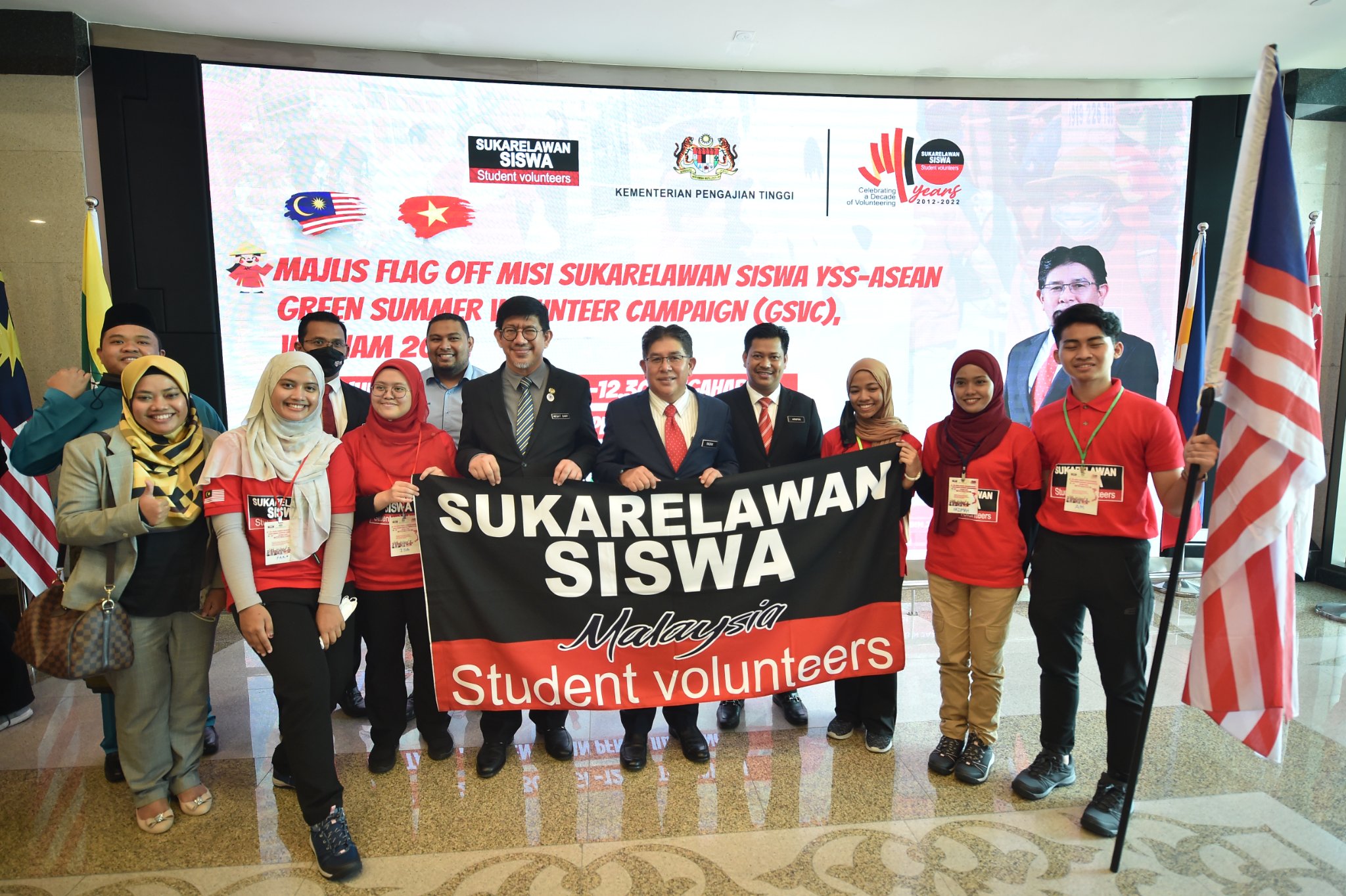 70 SUKARELAWAN SERTAI MISI SUKARELAWAN SISWA YSS-ASEAN GREEN SUMMER ...