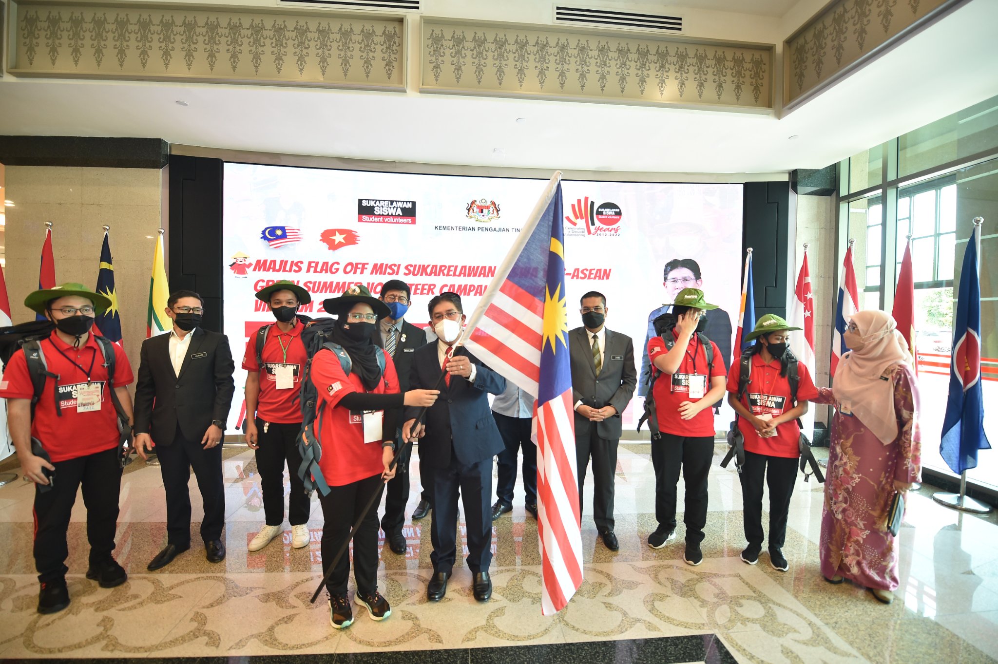 70 SUKARELAWAN SERTAI MISI SUKARELAWAN SISWA YSS-ASEAN GREEN SUMMER ...