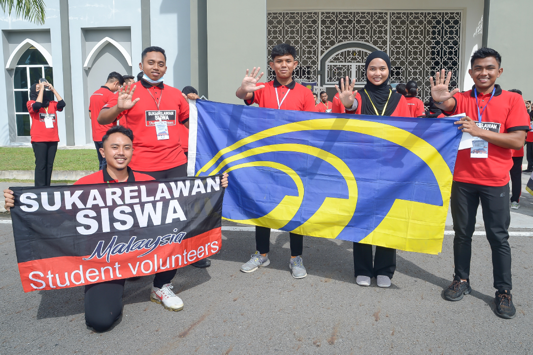 100 PELAJAR IPT MENYEMARAKKAN SEMANGAT KEMERDEKAAN DENGAN MENJALANKAN AKTIVITI KESUKARELAWANAN ...