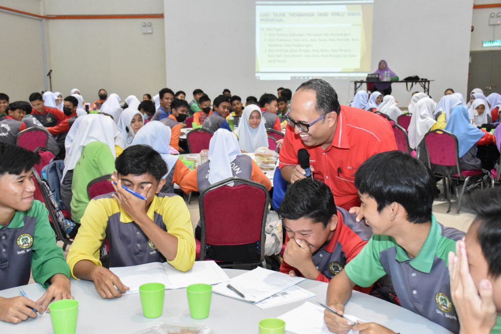 300 PELAJAR CALON SPM SMK BADIN DAPAT MANFAAT BENGKEL SKOR A SPM & NDP ...